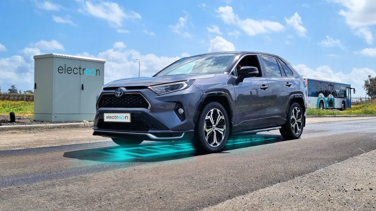 The First Wireless Electric Road in the US has been installed in Detroit