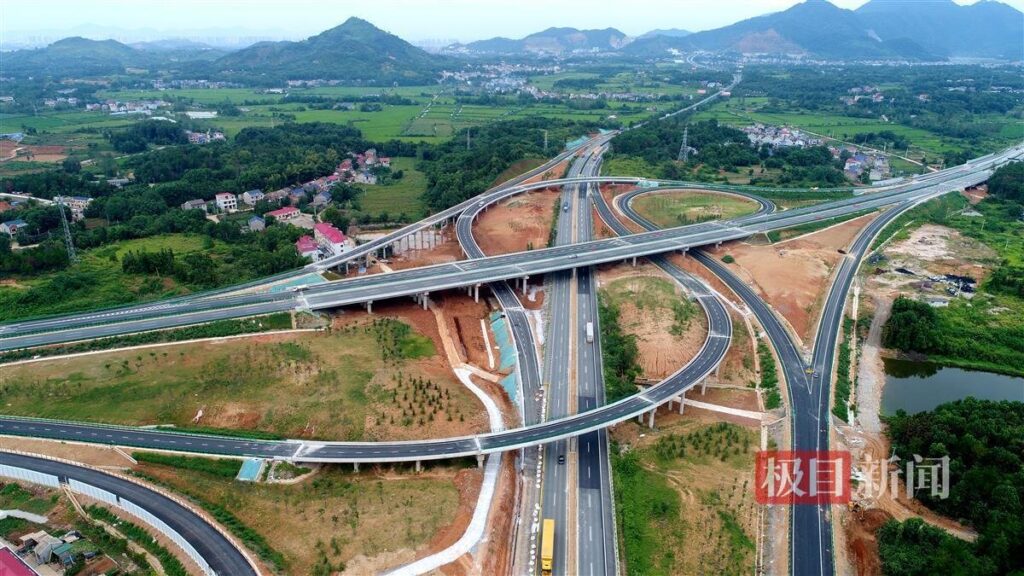 China Builds Highways Without Damaging Farmers' Fields and Ponds