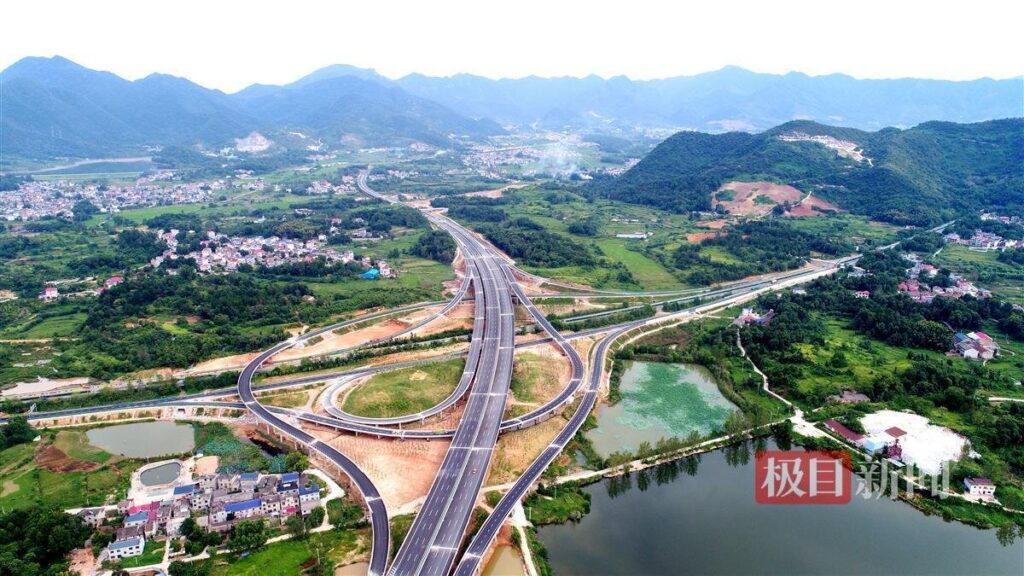 China Builds Highways Without Damaging Farmers' Fields and Ponds