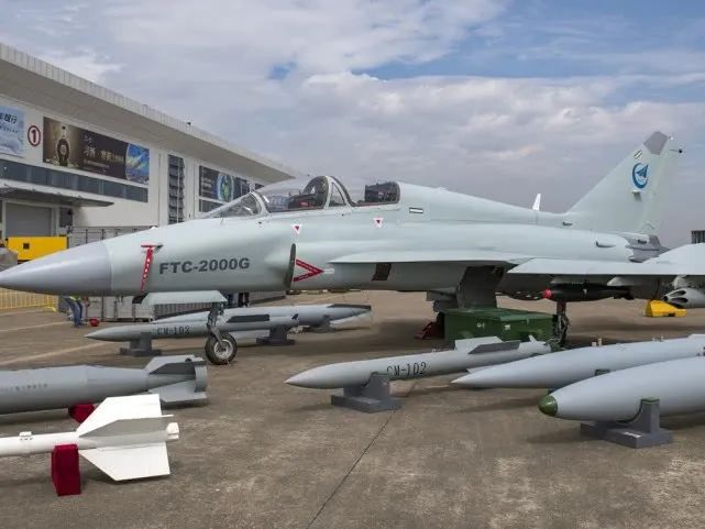 China Unveils Low-Cost Combat Trainer FTC-2000G and L-15 Jets to ...