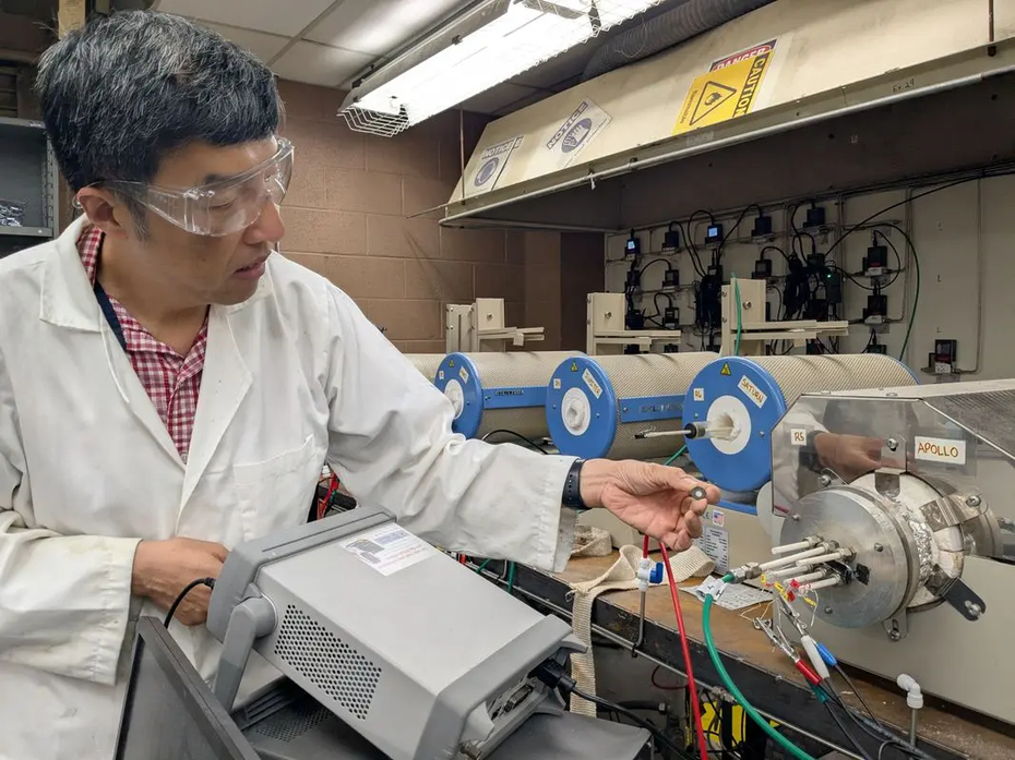 WVU Develops Fuel Cell That Powers, Stores & Hydrogen