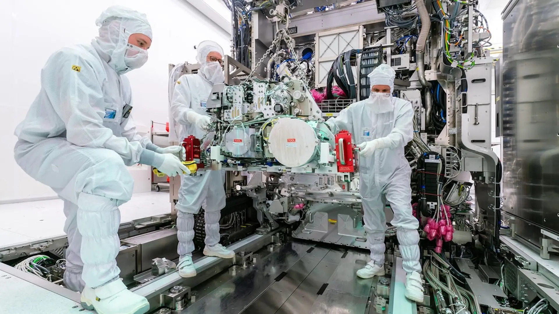 China Reverse-Engineers the World’s Most Advanced Chip-Making Machine